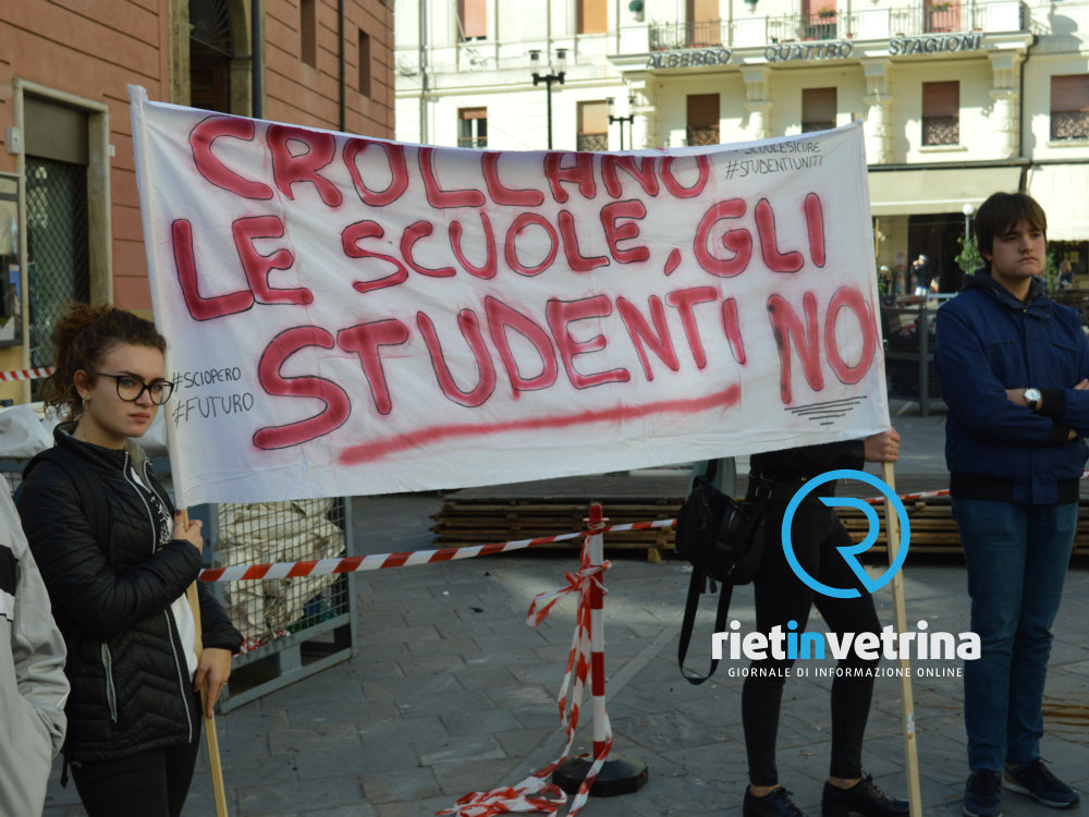 Azione Studentesca Rieti: Inammissibile seguire lezioni in edifici ...