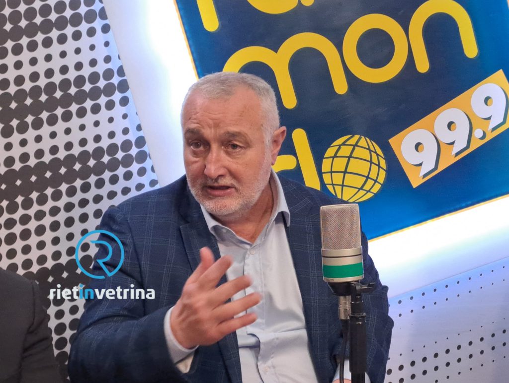 Pietropaoli e la Sebastiani salutano la famiglia Leoncini. Complimenti ...